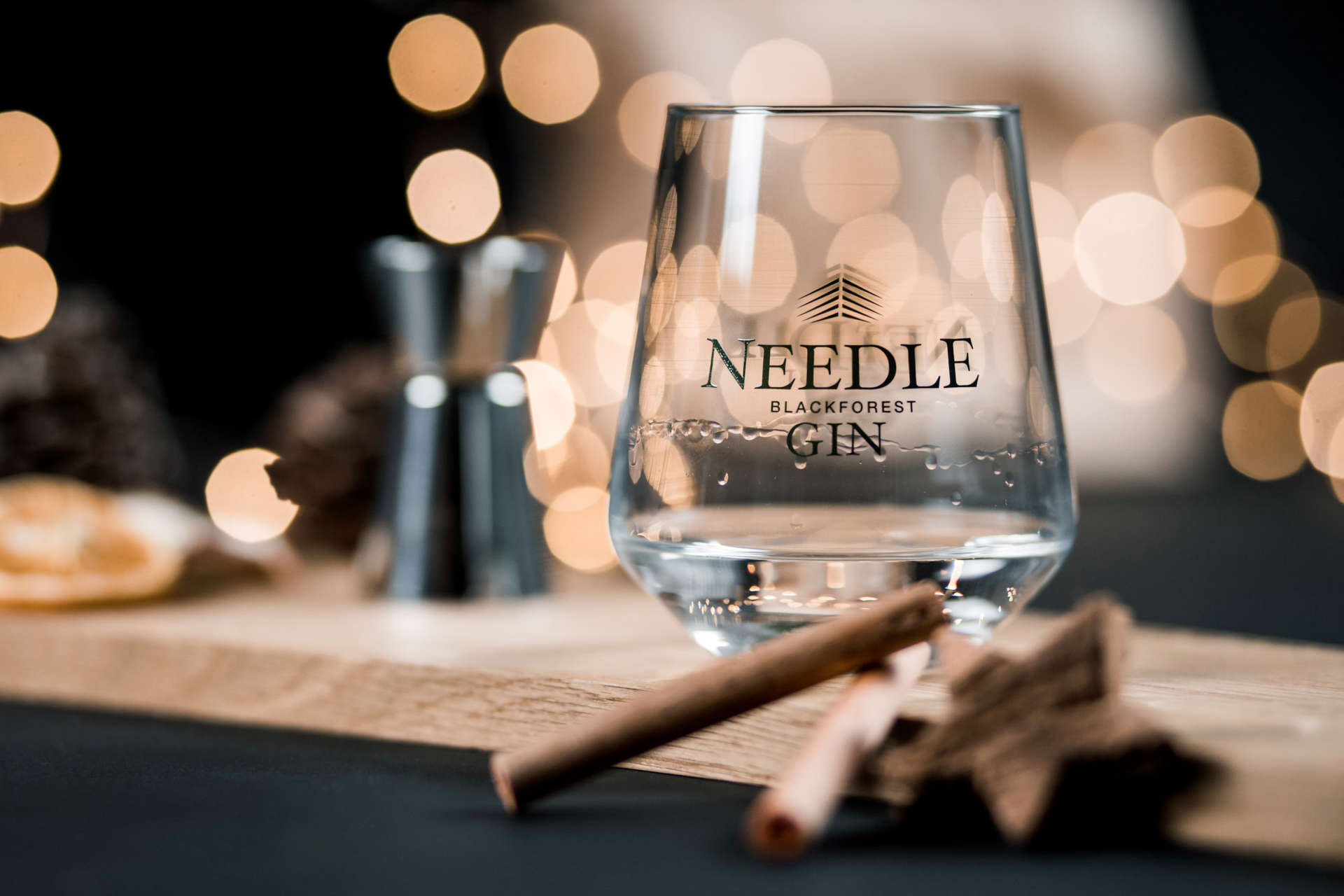 Purer Schwarzwald-Genuss mit Needle Blackforest Gin - Tiffy Ribbon ...